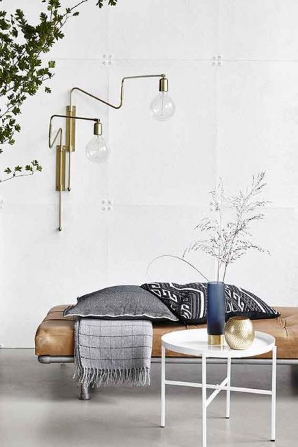 Swing lamp bij de bank | Inrichting-huis.com