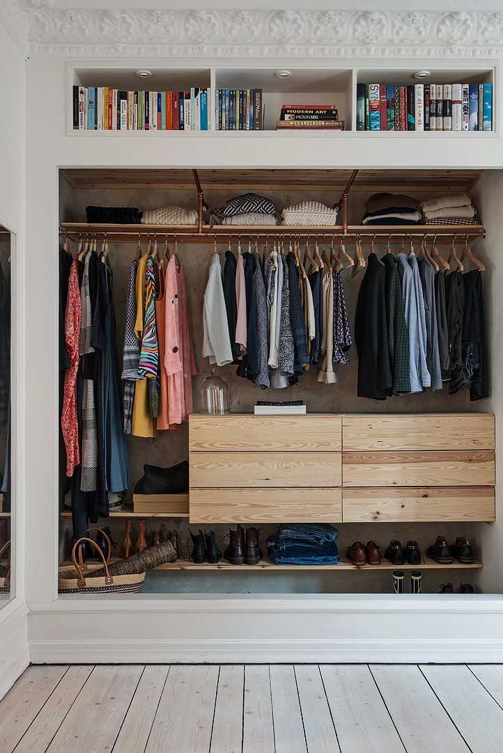 Open kledingkast in de woonkamer | Inrichting-huis.com